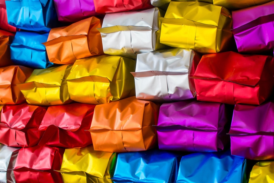 What Should Manufacturers Consider When Choosing Colors for Packaging?